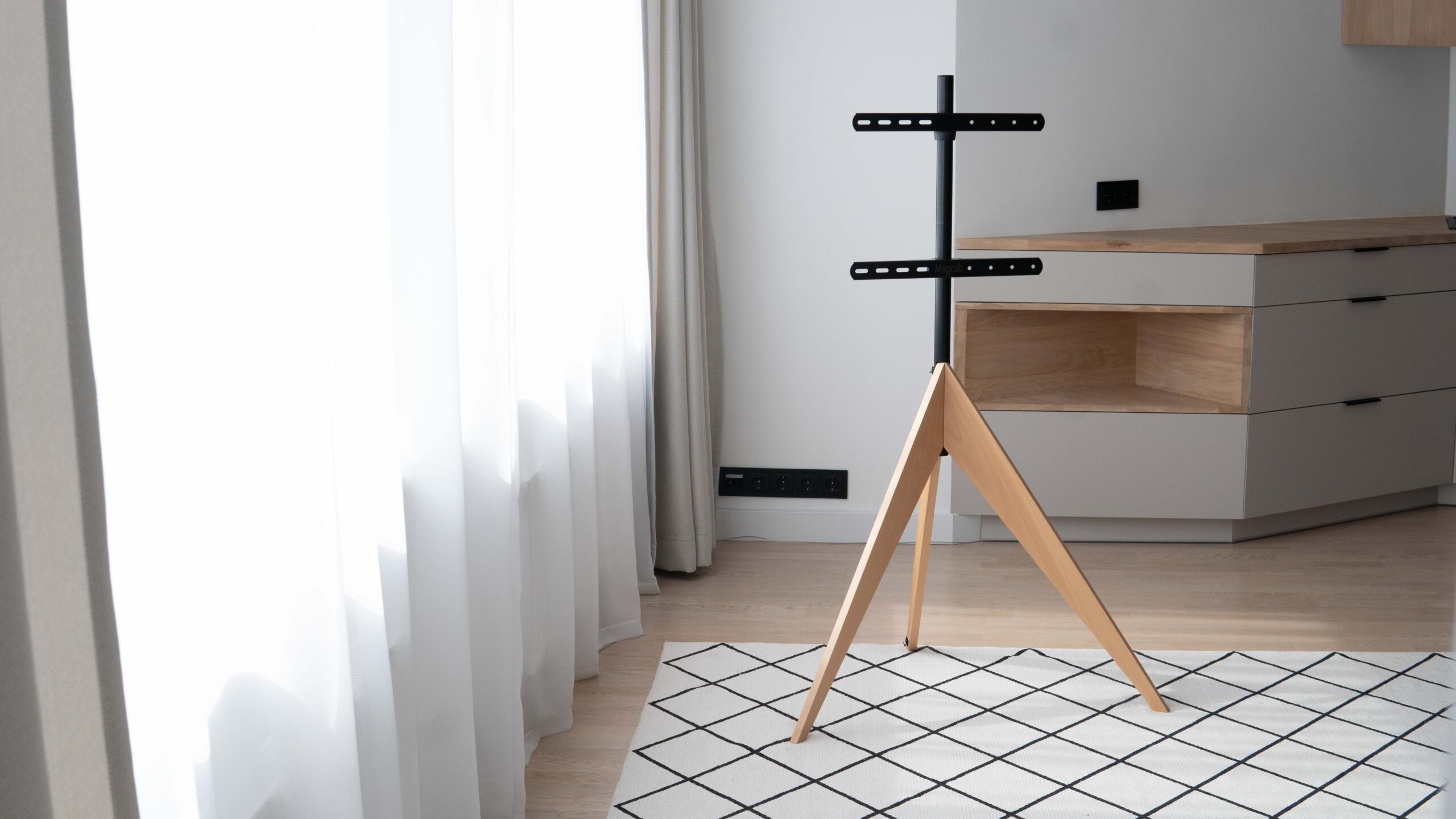 The TV Tripod Stand - Magcab